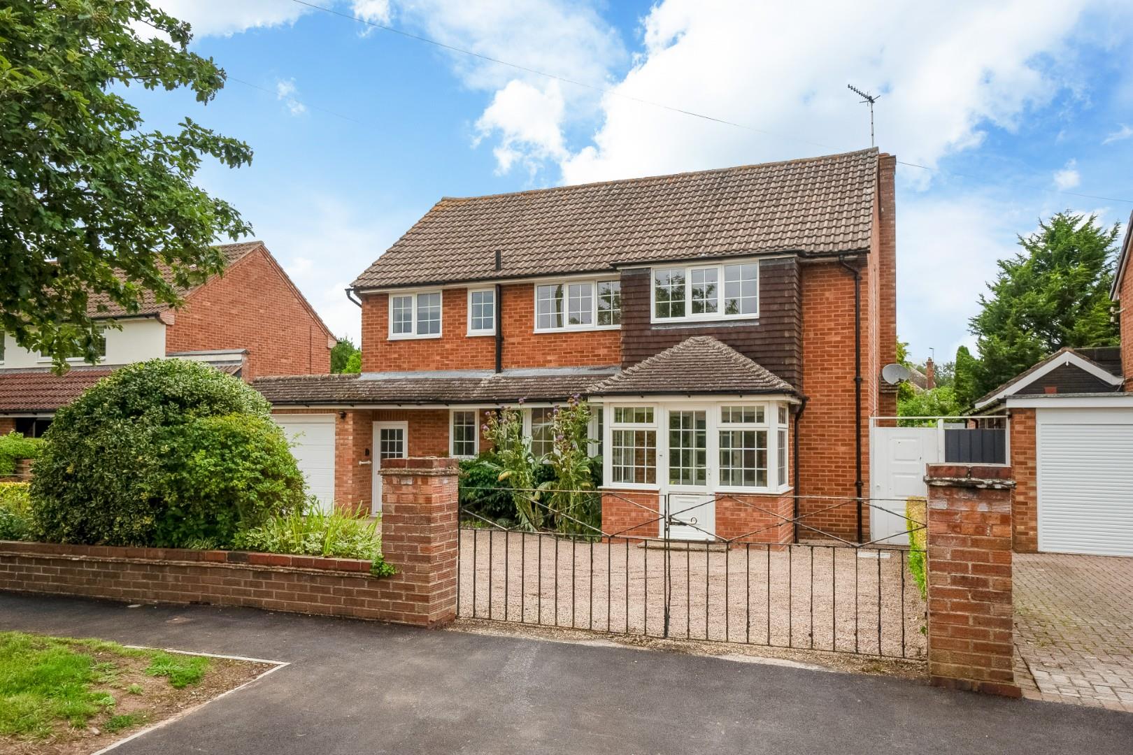 4 Bed, 2 Bath Property For Sale in Burford Road, CV37 7ET
